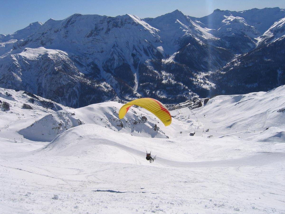 Paragliding Holidays in the Southern French Alps | Undiscovered Mountains